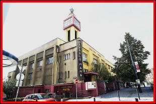 Vršovické divadlo MANA uvede v české premiéře inscenaci Země česká ...